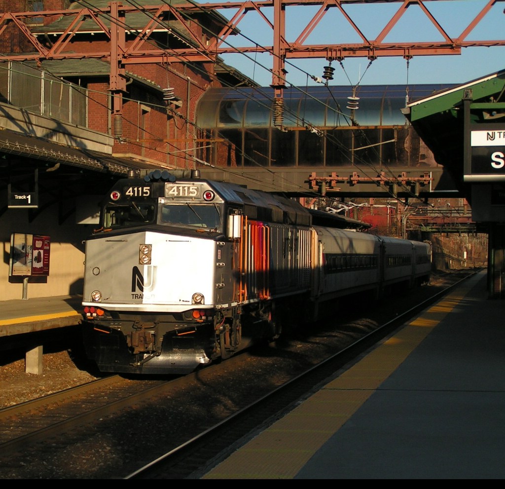 NJT F40PH-2Cat 4115